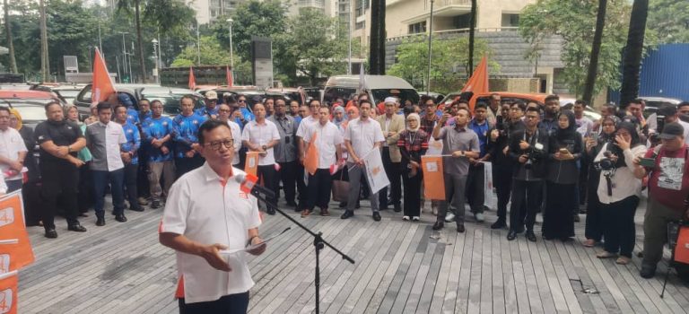 Misi Bantuan Banjir Kumpulan FELDA dilancarkan Pengerusi FELDA – Dunia ...